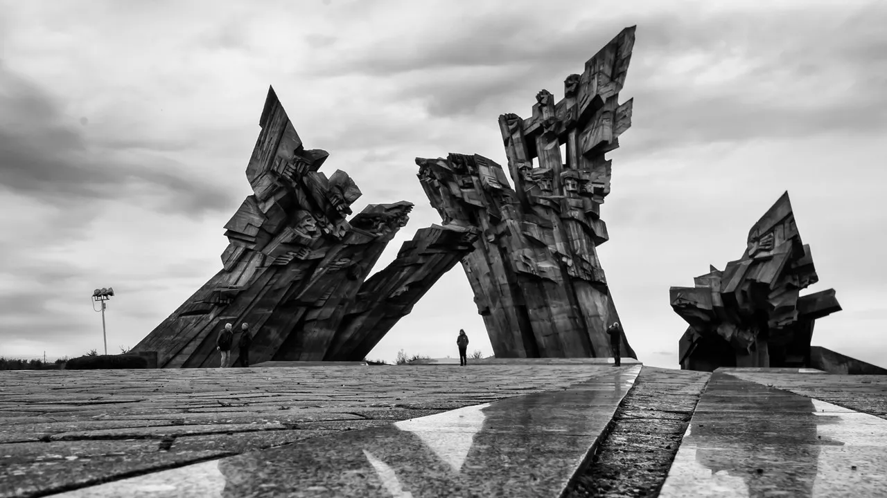 Monument to commemorate the victims of Nazism - Lithuania